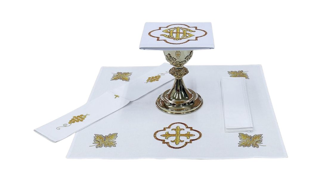 Church Altar Mass Linen Set With Embroidery – The Clergy Store